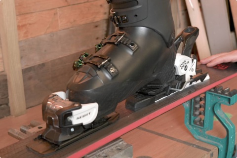 How to Adjust Your Ski Bindings - The Ultimate Guide – Carv
