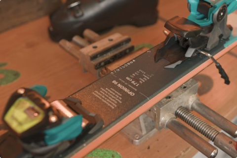 How to Adjust Your Ski Bindings - The Ultimate Guide – Carv